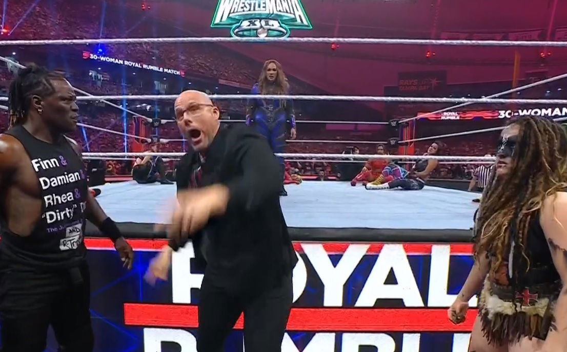R-Truth Mistakenly Enters Women's Royal Rumble Match, Gets Thrown Out ...