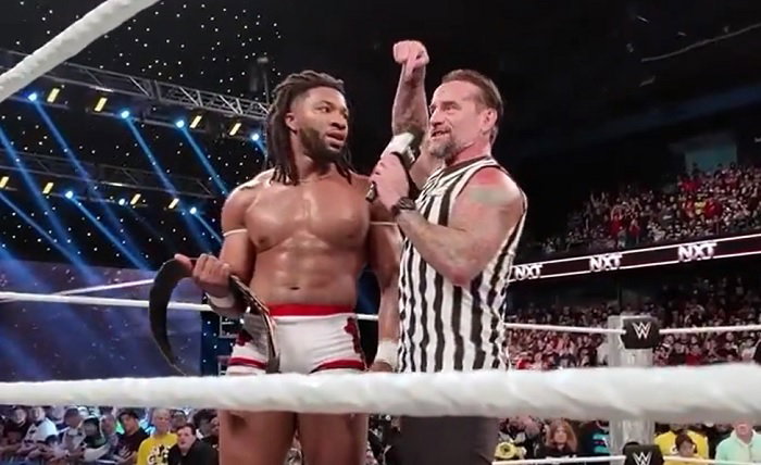 CM Punk Keeps His Word, Surprises Entire Crowd In AllState Arena In ...